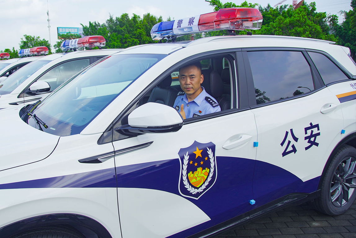 警企共筑 平安重庆 蓝电e5新能源警务用车交付仪式成功举行 旅游焦点 新闻资讯 航空旅游网